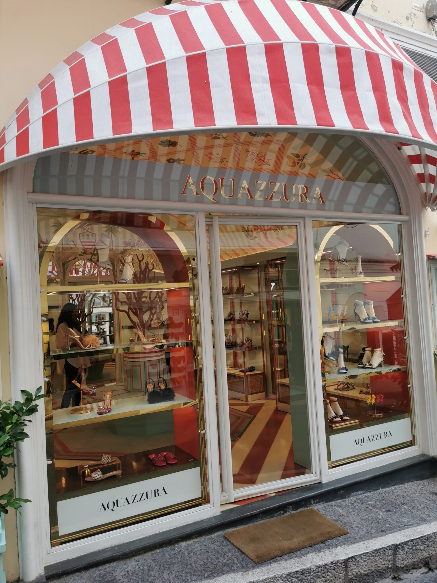 The Ultimate Weekend Guide To Capri, Italy. Where To Stay (La Minerva ...